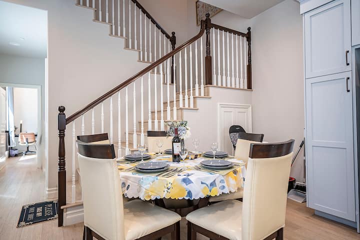 Charming Two-story 2b2ba With Bbq & Outdoor Dining - Altadena, CA