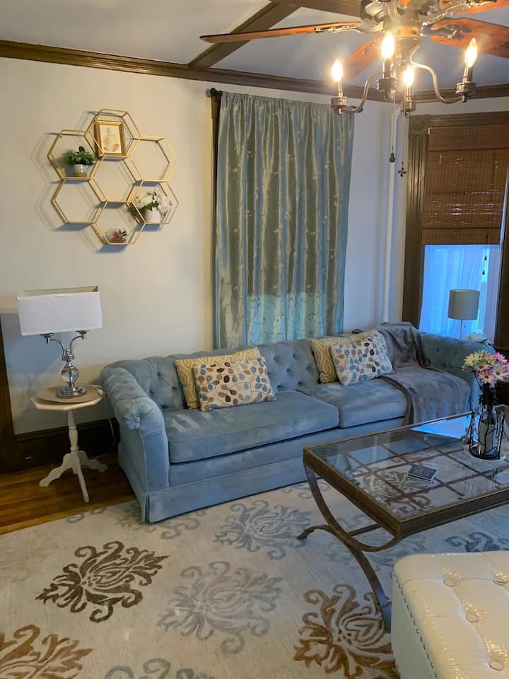 Sunny 1st Floor Unit W/ In-unit Laundry Room - Manchester, NH