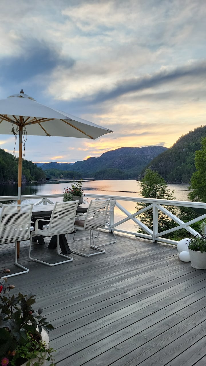 Gammel Hytte Med Sjel, Gode Solforhold Ved Innsjø - Norway