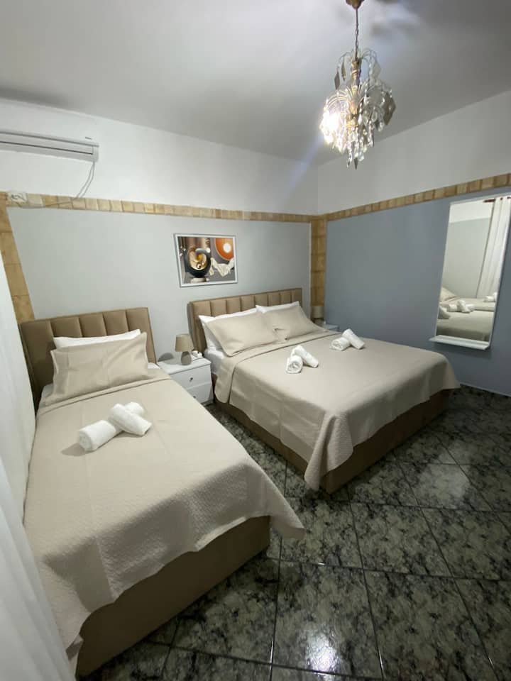 Vila Eagle 3 - 地拉那