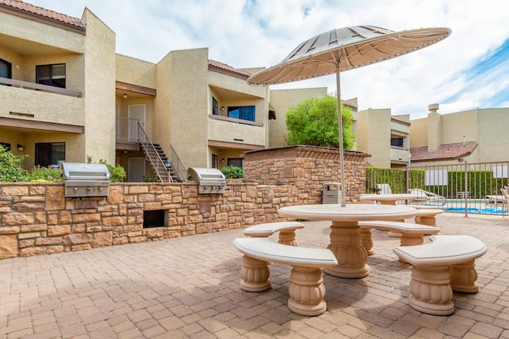 Phoenix Condo: Papago Paradise - Phoenix, AZ