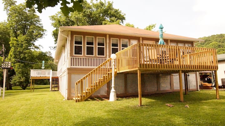 The Cottage At Dagget Hollow - Grafton, IL
