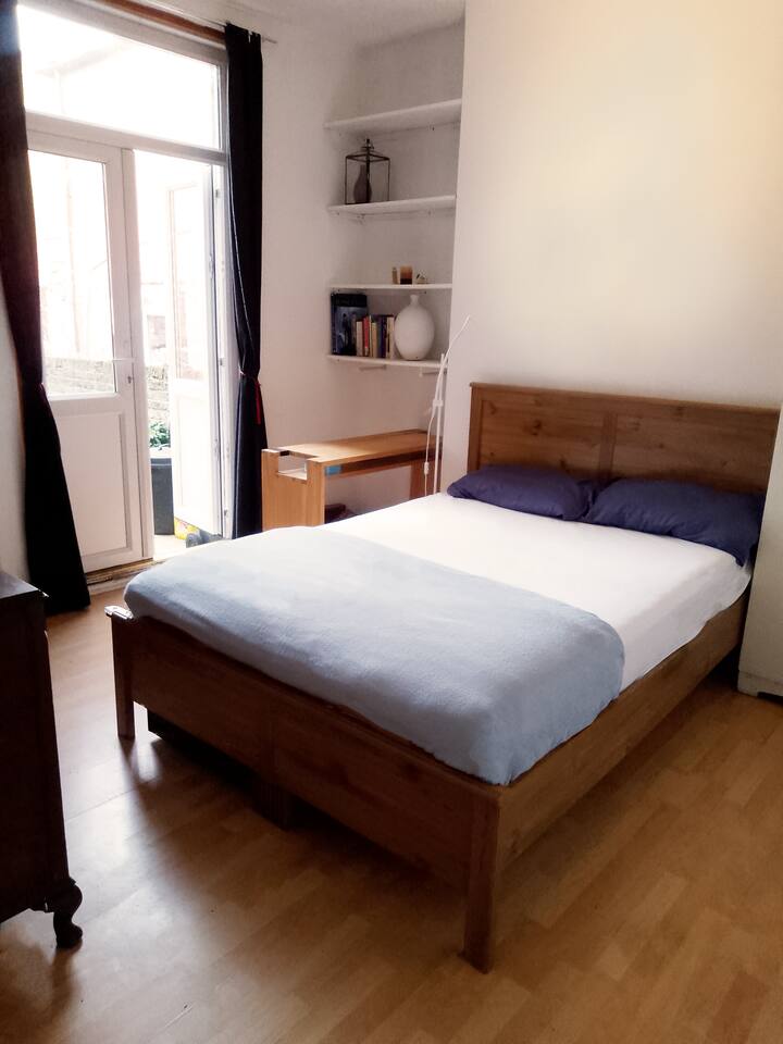 Bright Double Room Garden View - London