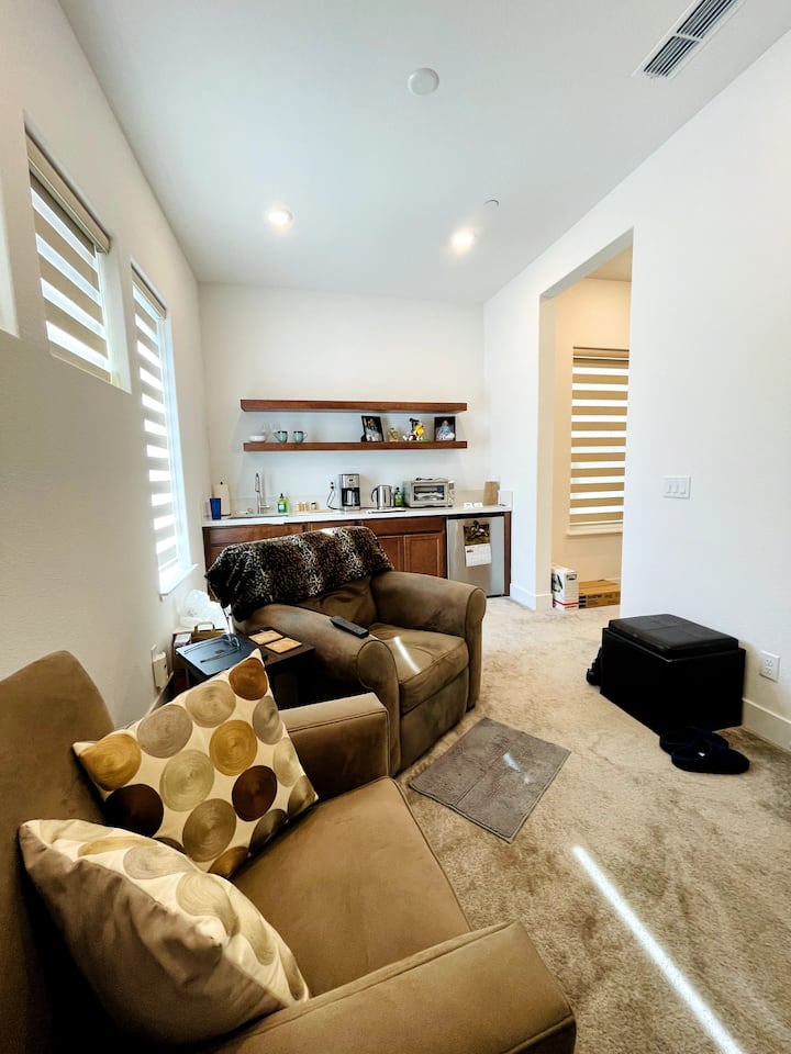 Elegant Multigen Suite In Folsom - El Dorado Hills, CA