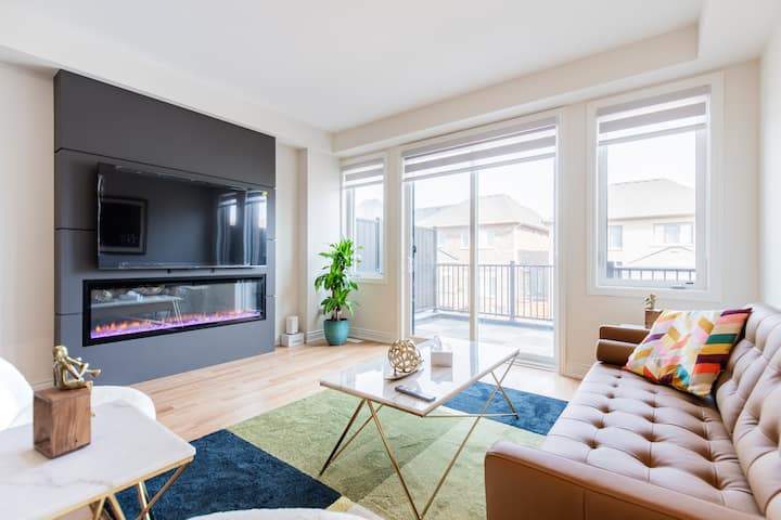 Chic Luxury Townhome In The Heart Of Oakville - Oakville