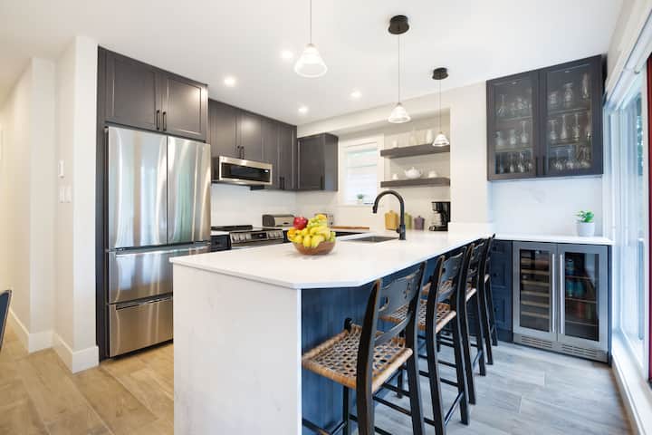 Modern 2br/2ba Townhouse: Hottub & Pvt Garage! - Whistler