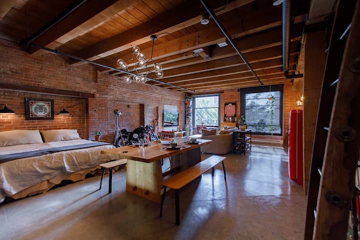 Amazing Gastown Downtown Loft W/ Parking - Vancouver