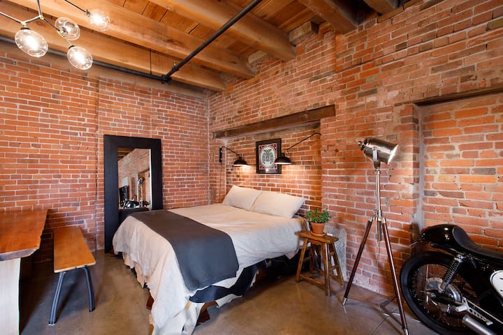 Amazing Gastown Downtown Loft W/ Parking - 