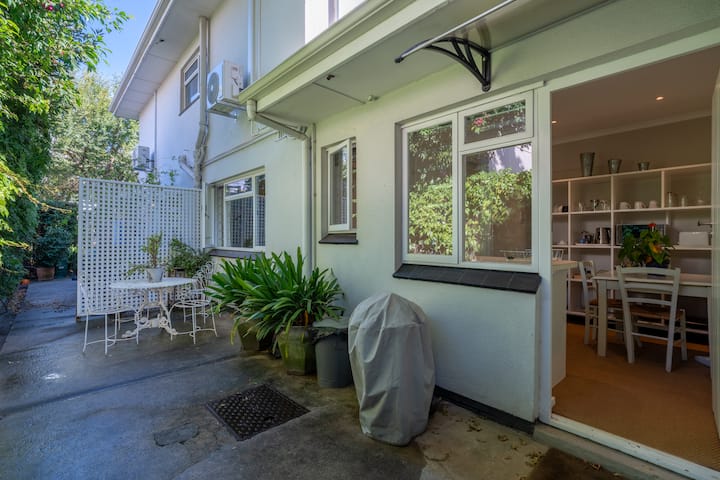 60 On Sandown - Claremont