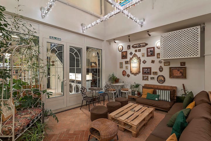 Madrid Center: Puerta Del Sol, Tirso De Molina - Spain