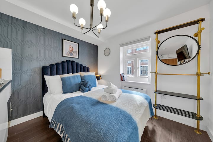 Urban Sanctuary: Elite Studio In The City - London