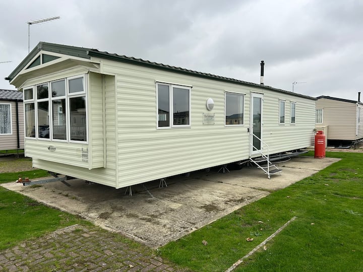 Beautiful Holiday Home With Indoor Pool Access - Frinton-on-Sea