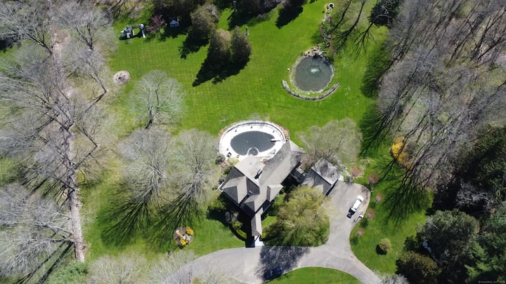 Resort Luxury In Redding, Ct - Redding