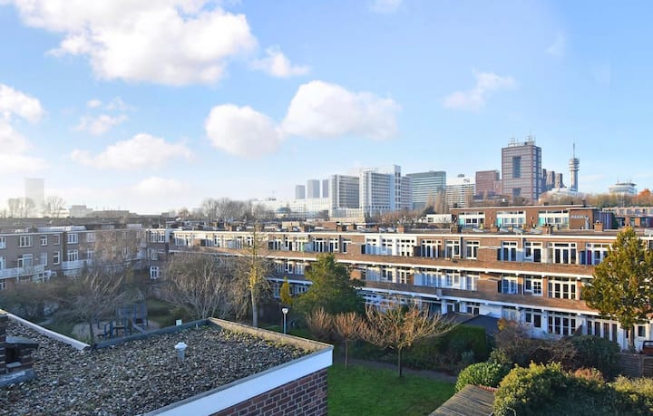 Bright Room With Iconic View Near Train Station. - The Hague