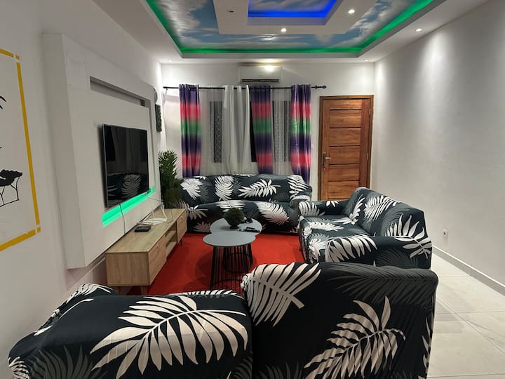 Villa Avec Une Belle Piscine - Abidjan