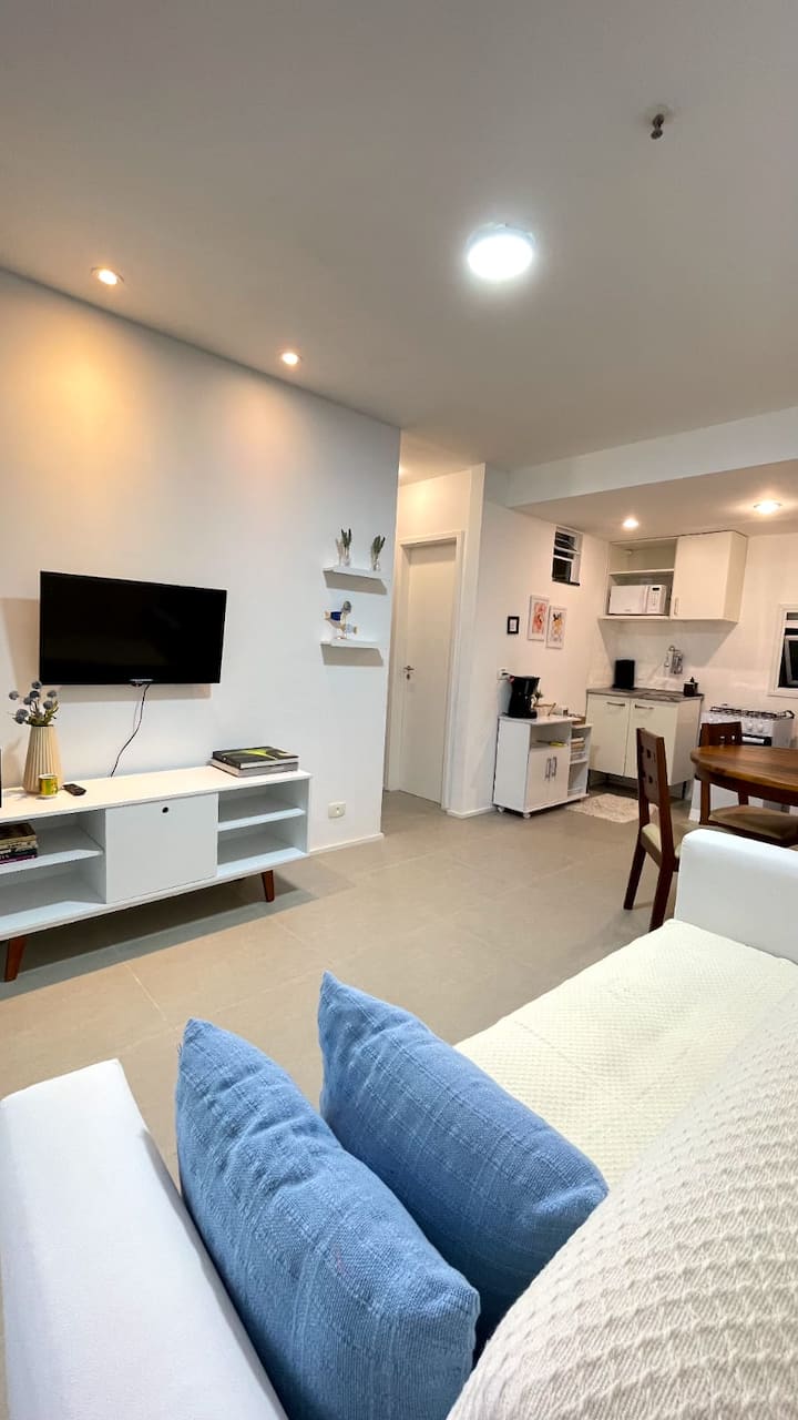Flat Funcional E Bem Localizado. - Copacabana