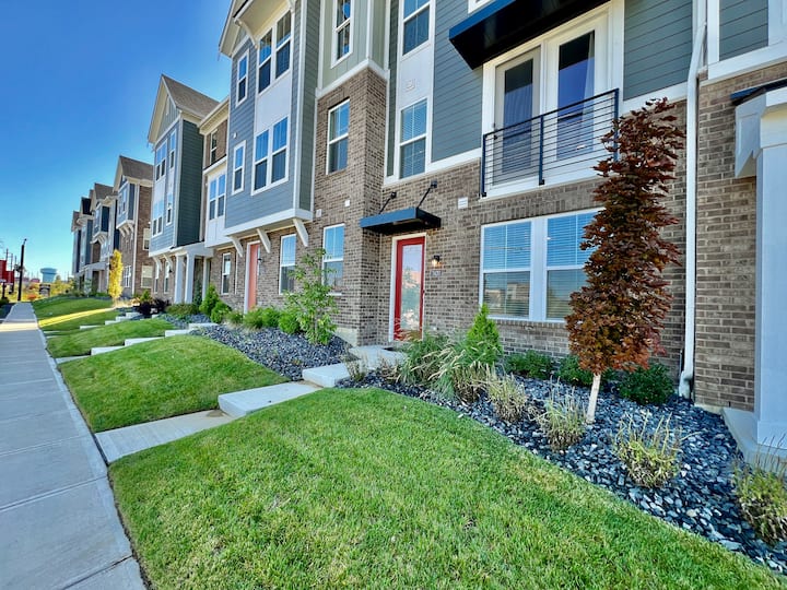 Large, Glamourous Townhome In Liberty Twp. - Miami Valley Gaming