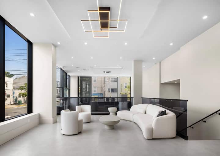 Classy Condo W Rooftop Nyc Views - Brooklyn, NY