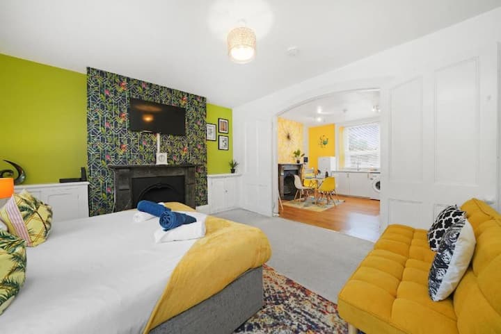 Beautiful Marseille Boutique - Sleeps 4 - Plymouth
