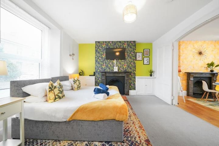 The Golden Hideaway - Vibrant & Stylish Flat - Plymouth