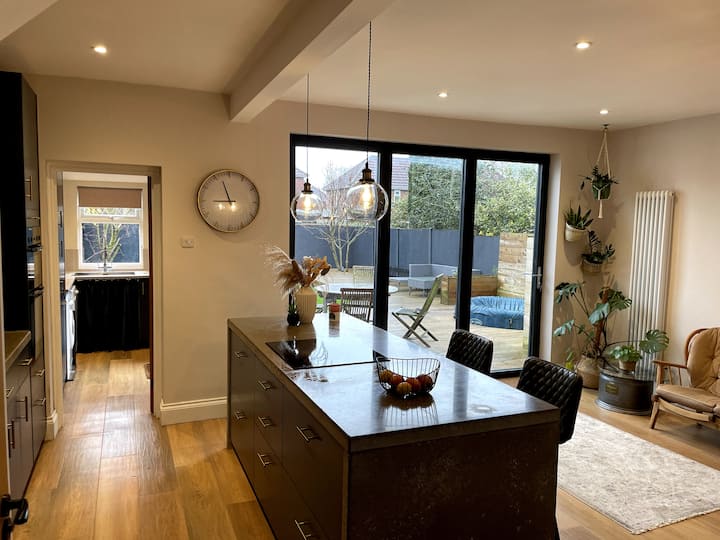 Lovely Family Home In Bristol - Gloucestershire