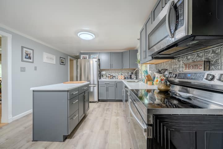 New! Juniper Retreat W/hot Tub - Belmont, NH