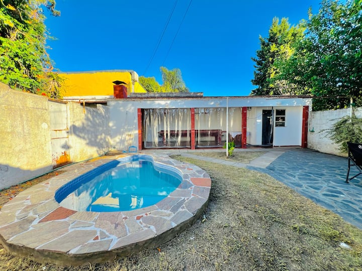 Casa Con Pileta Y Quincho - Bella Vista