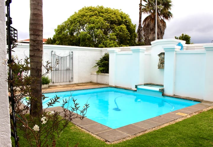 December Holiday Home With Pool In Plett - Plettenberg Bay