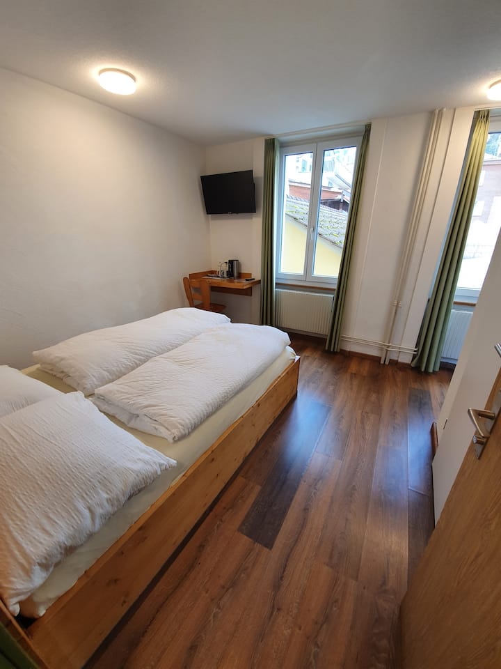 Interlaken Basic Double Room With Private Bathroom - Interlaken