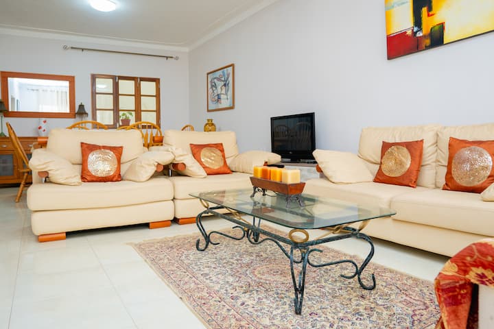 Bungavilia House, Palmarejo - Praia