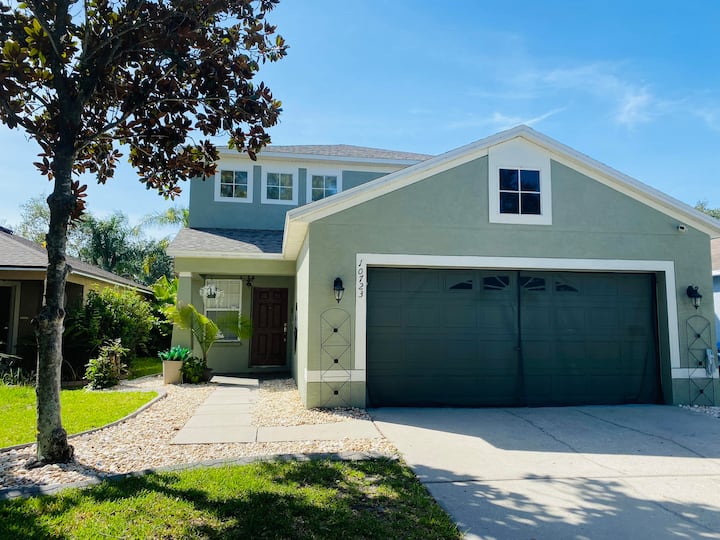 Entire 4 Bedroom 2 Bathroom Pool House - Riverview, FL