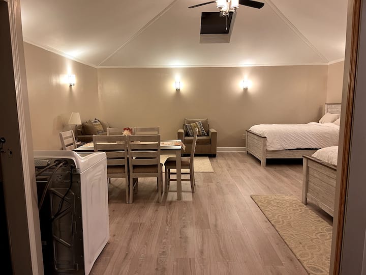 Guesthouse In South Bend - 南灣