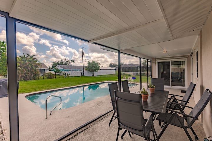 Spacious Backyard & Pool Retreat - 5 Mins To Beach - Englewood, FL