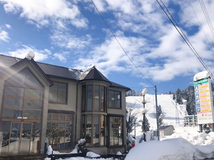 石打丸山スキー場まで徒歩約3分の素泊まり宿・和室b（10畳／バストイレ共同） - Minamiuonuma