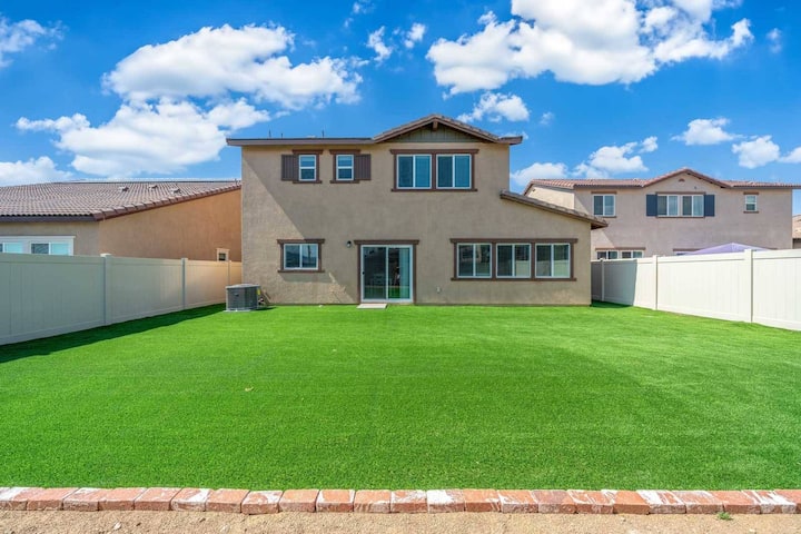 Vantage Estate Retreat M#42252 - Moreno Valley, CA