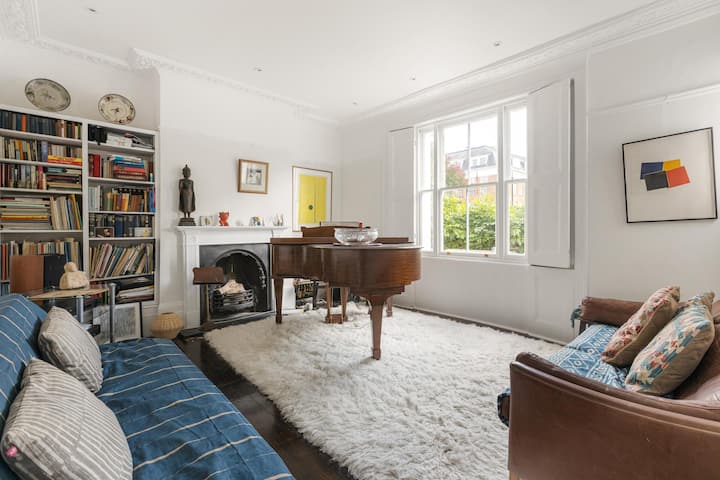 2 Bedroom Camden Cottage - London