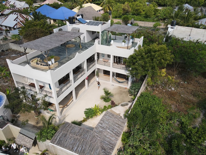 Villa Amaya 7bdrm, 1 Min Beach - Tanzania
