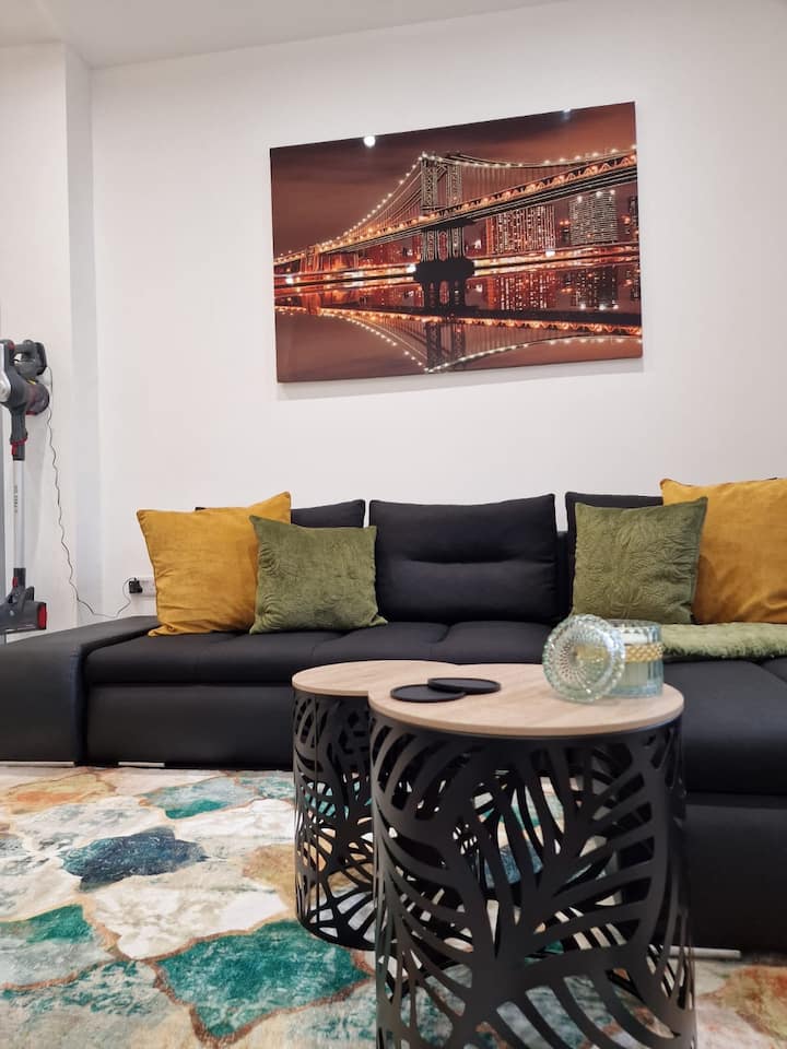 Comfy 1 Bed 1 Bath Apartment | Warner Bro Studios - Watford