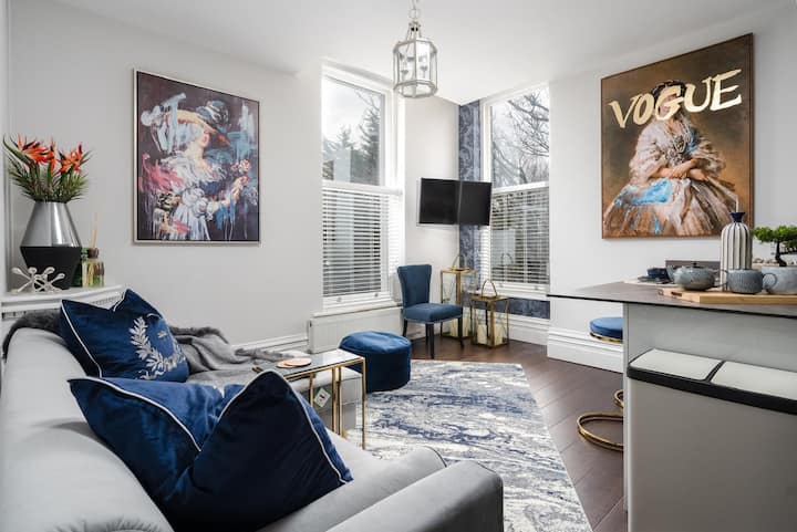 Rare Find - Gated 2 Bed Apt, Close To Parks - Liverpool