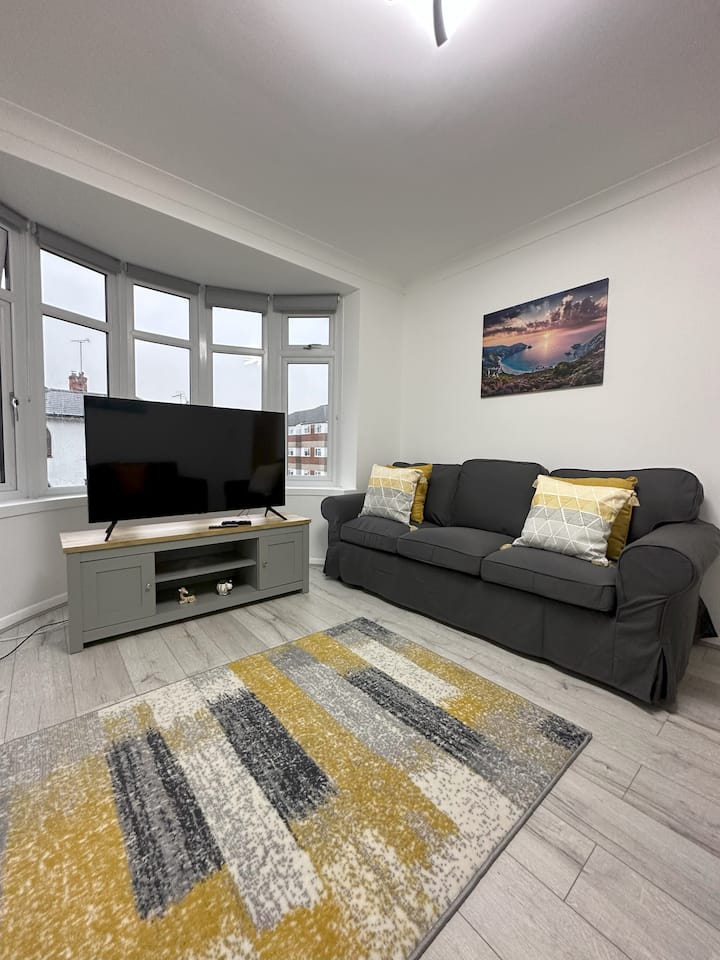 Spacious, 3 Bedroom, Garden & Parking - Reading