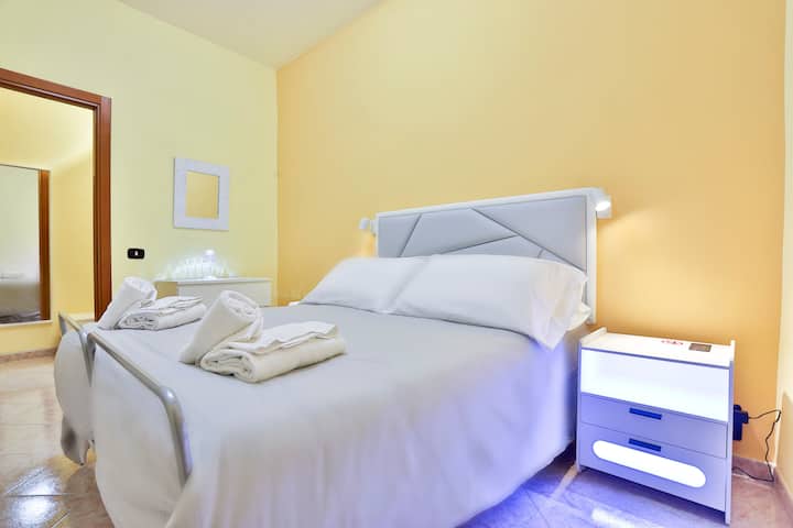 Guesthost - Casazzurra Near Port & Castel Nuovo - Naples