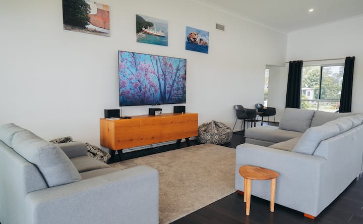 Pumicestone Paradise | Waterfront Retreat - Caboolture