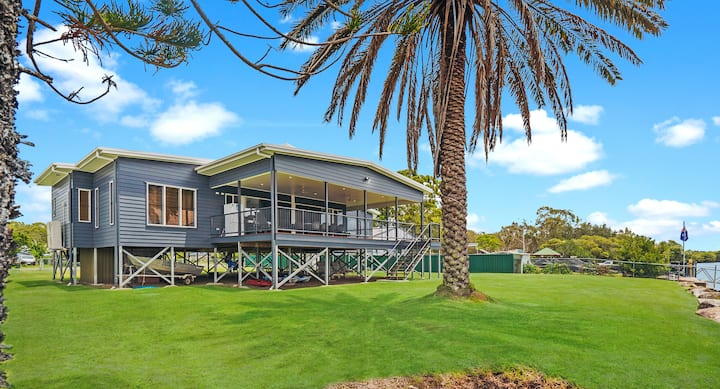 Pumicestone Paradise | Waterfront Retreat - Caboolture