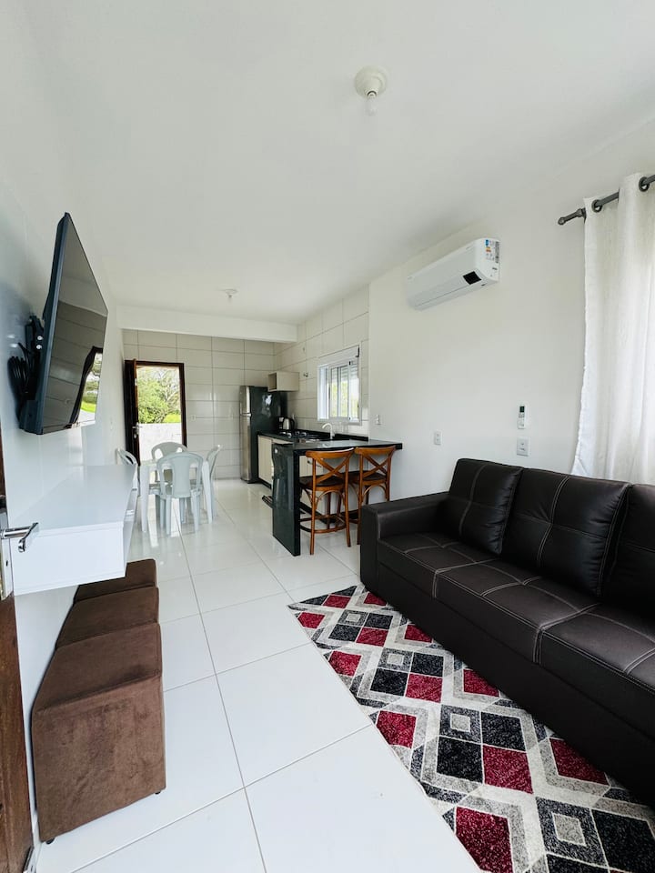 Linda Casa, Ar-cond Todos Cômodos, Quintal Amplo - Imbituba