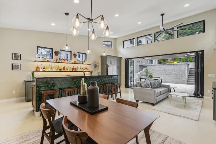 Riverside Retreat Guest House - Pool, Rooftop, Gym - Roswell, GA