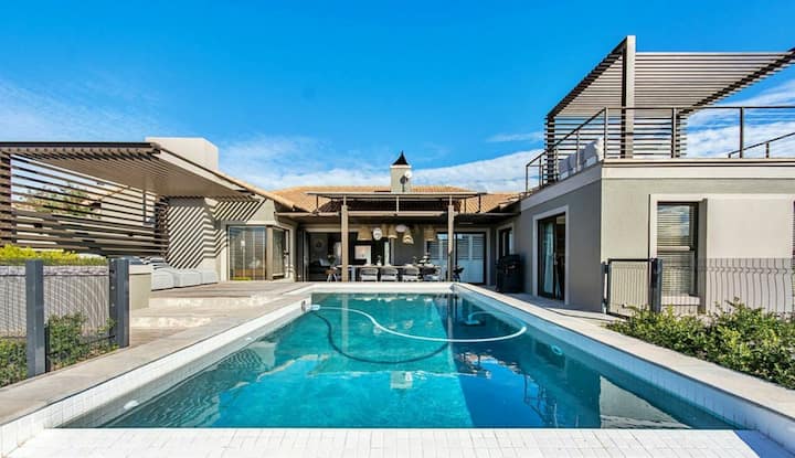 Sonskyn 4bedheatedpoolgolfvilla - Langebaan
