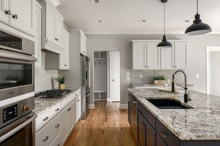 Large New House - Lake Higgins