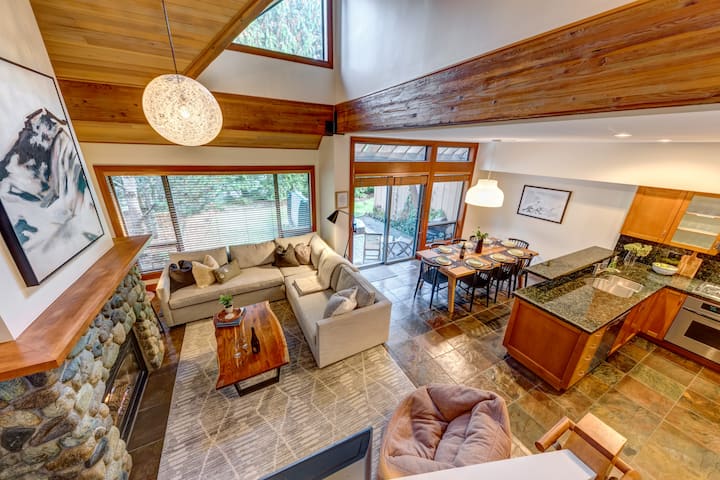 3bd/3ba Townhome Hot Tub, Garage - Whistler