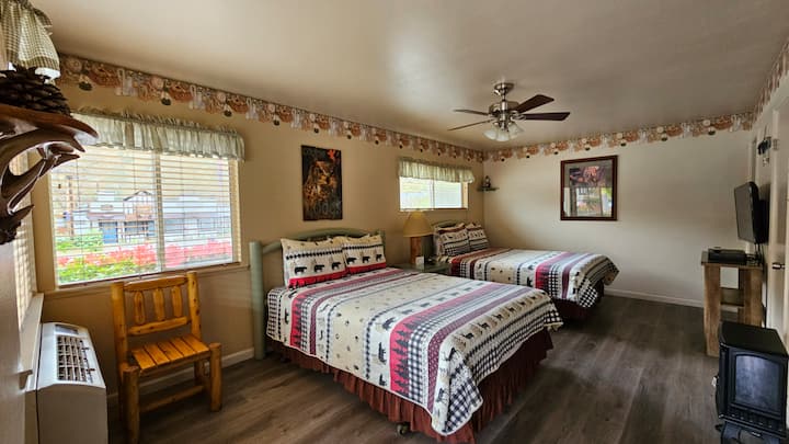 2 Queen Beds With Kitchenette. - Kernville, CA