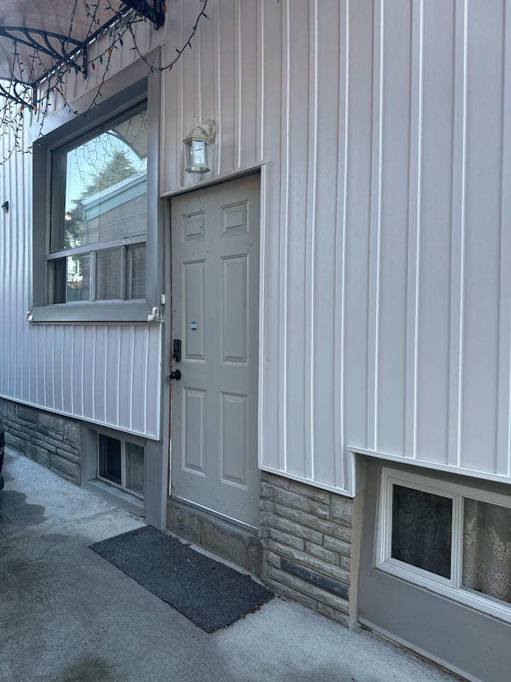 1 Bedroom(twin Size) (Shared Bathroom And Kitchen) - Toronto